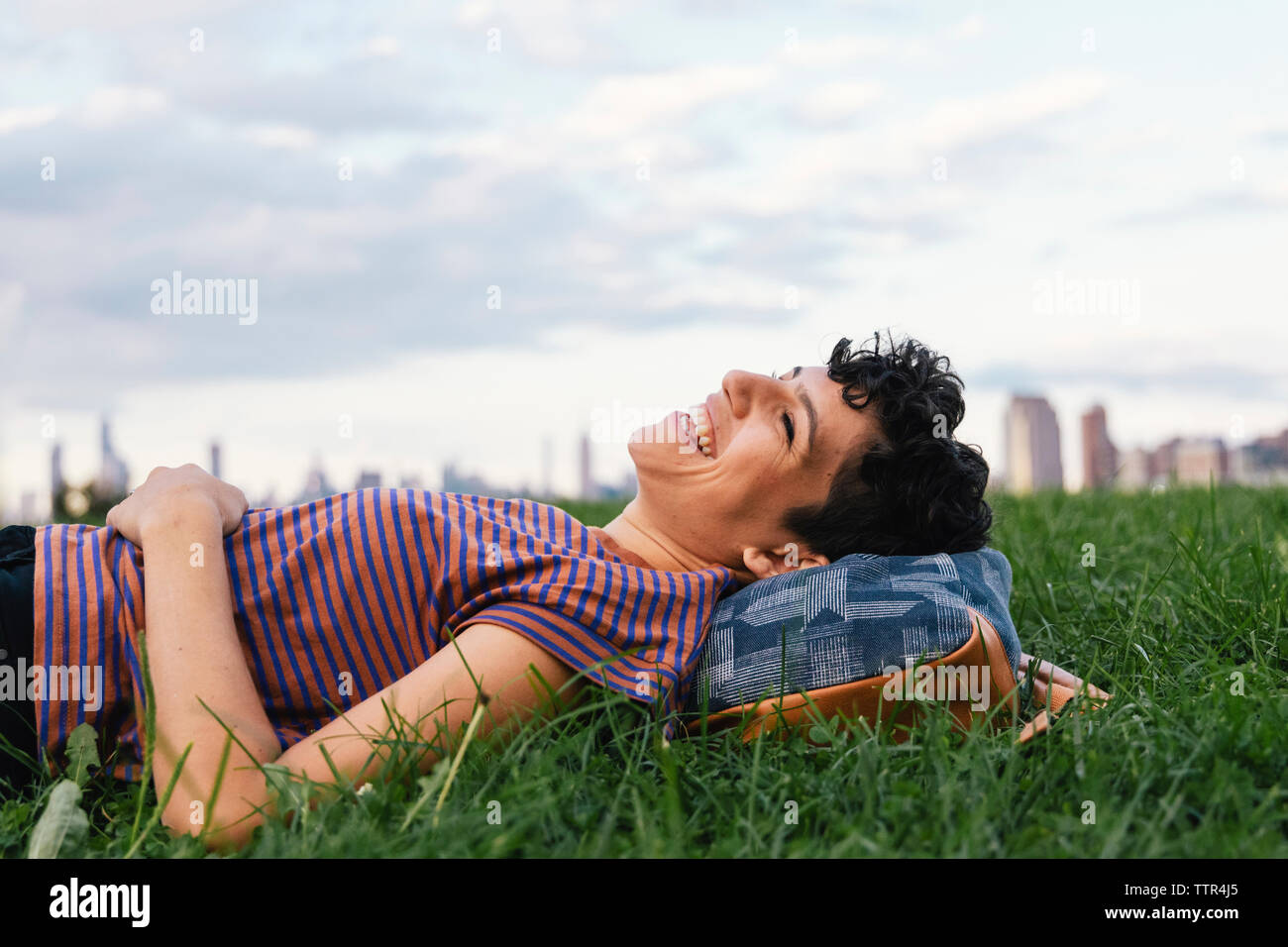 Lying down looking up clouds hi-res stock photography and images - Alamy