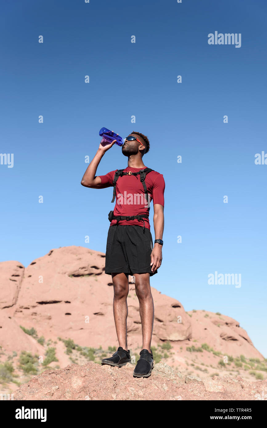 Water against rock hi-res stock photography and images - Alamy