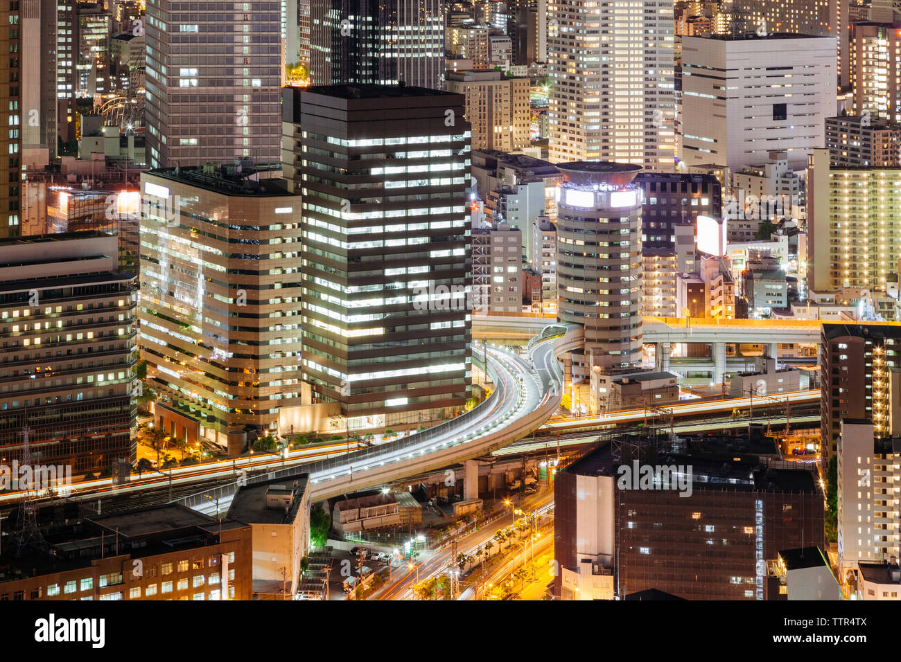 Buildings and cities at night hi-res stock photography and images - Alamy