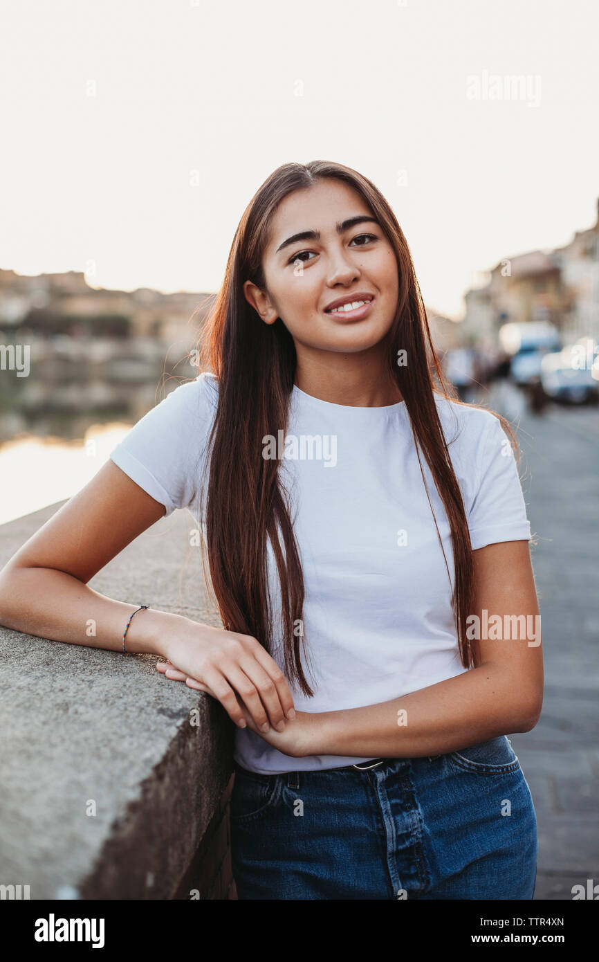 Woman t shirt standing hi-res stock photography and images - Alamy
