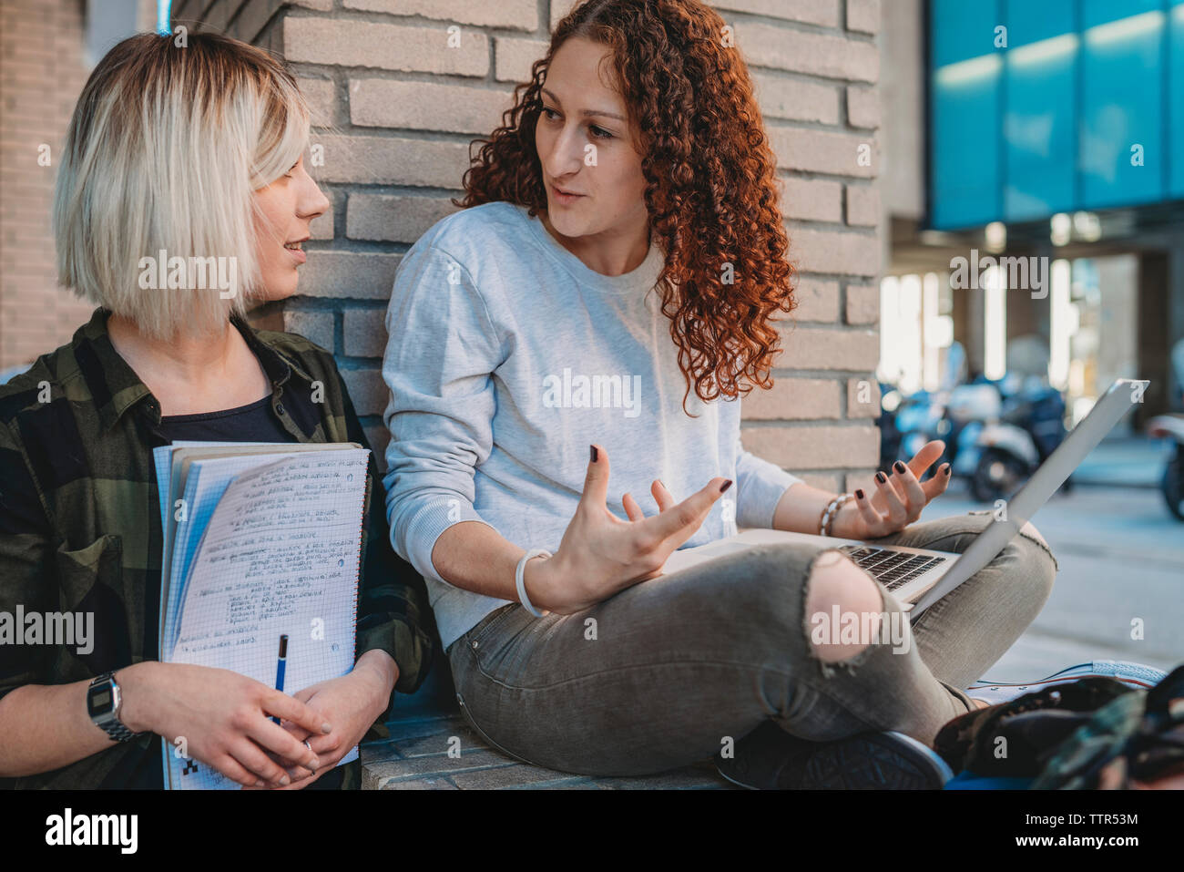 Secondary school student laptop hi-res stock photography and images - Alamy