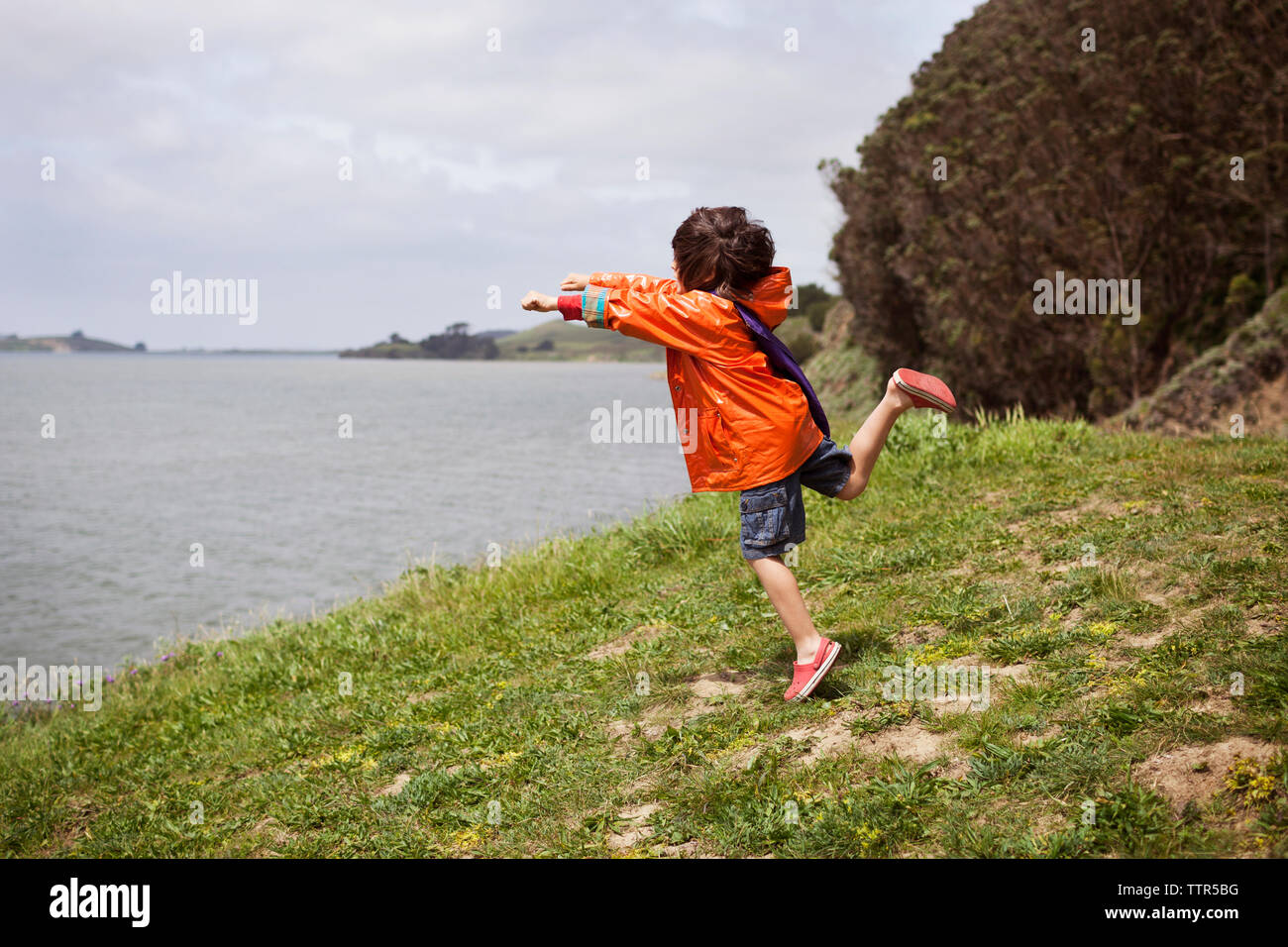 Person standing on one leg hi-res stock photography and images - Alamy