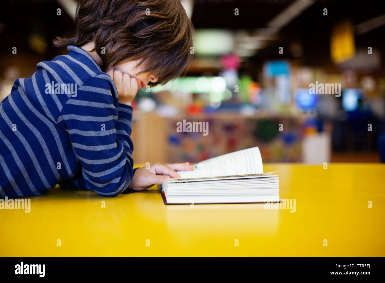 Leaning learning hi-res stock photography and images - Alamy