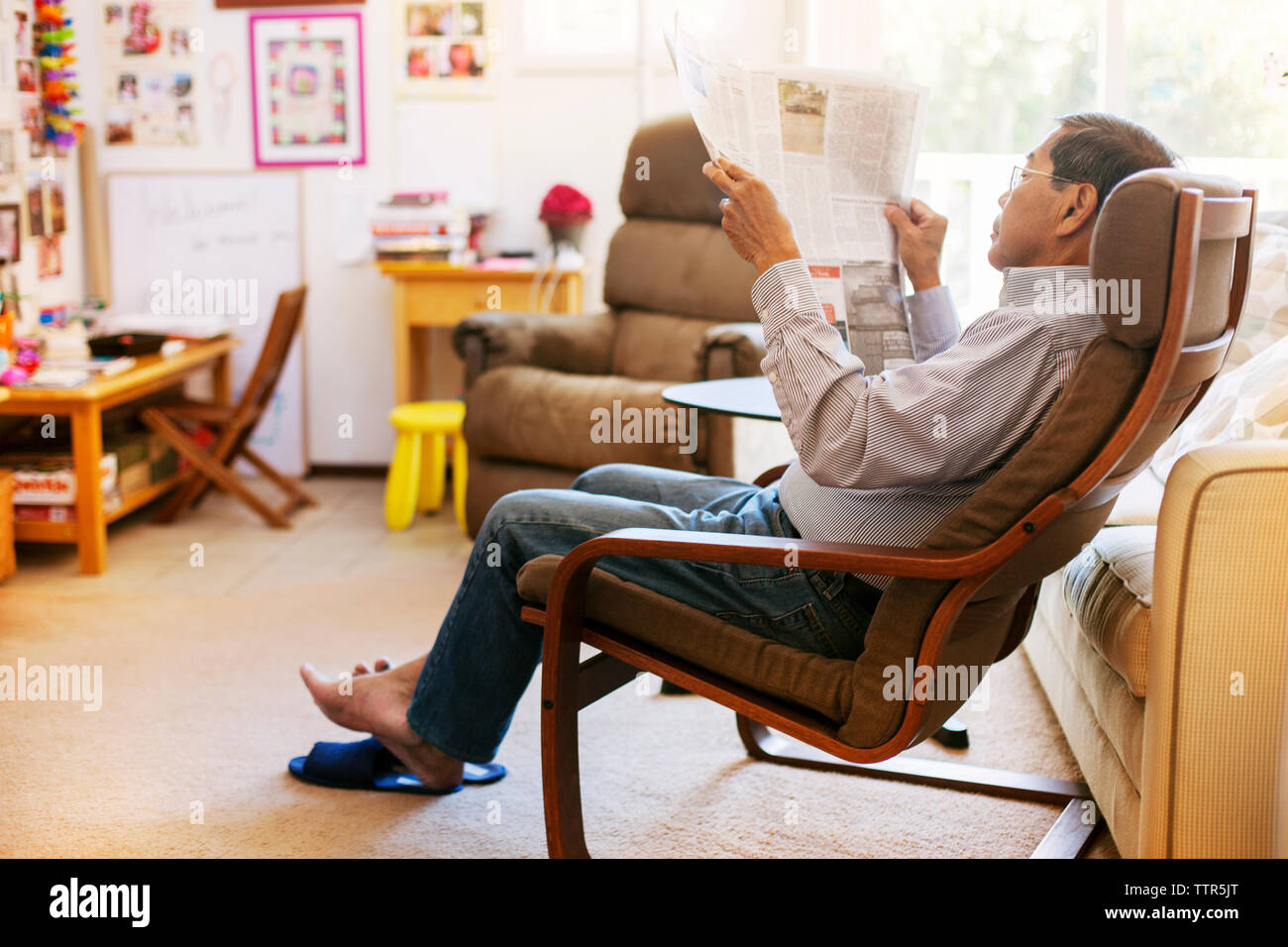 Man reading newspaper armchair hi-res stock photography and images - Alamy