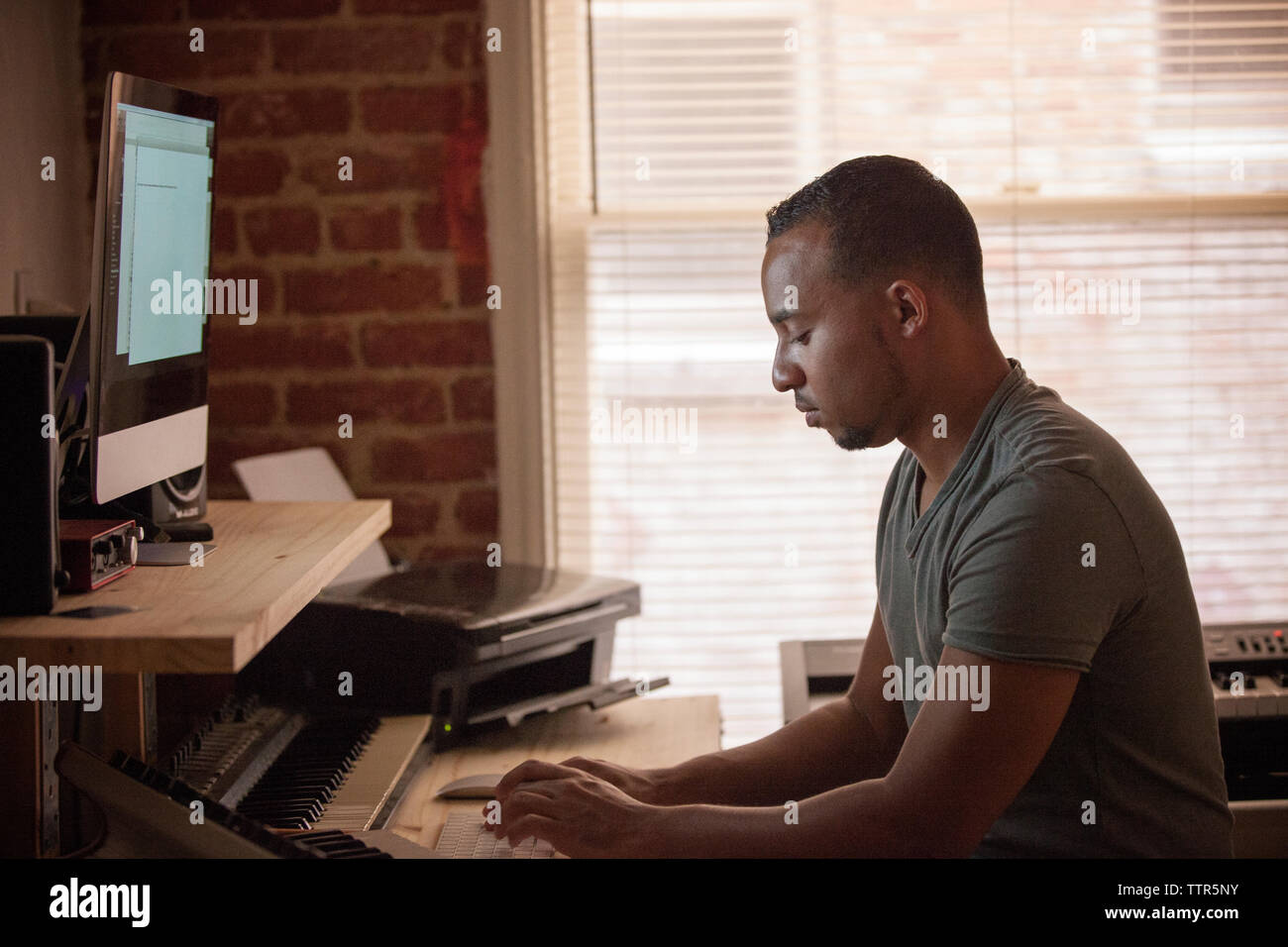 Working at desktop computer hi-res stock photography and images - Alamy