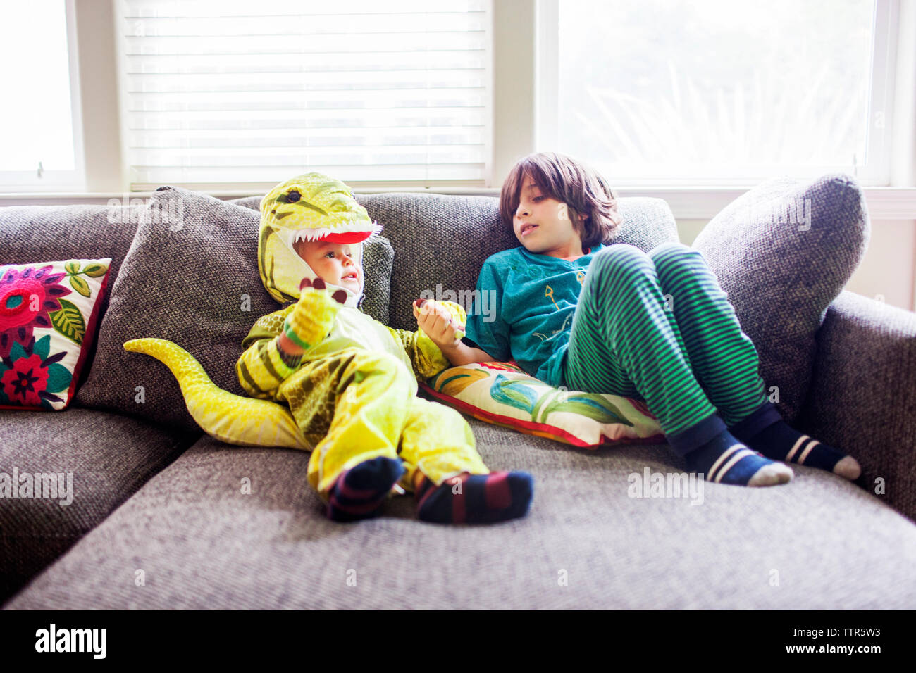 Brothers talking hi-res stock photography and images - Alamy