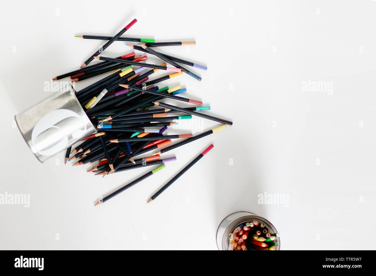 Group colored pencils hi-res stock photography and images - Alamy