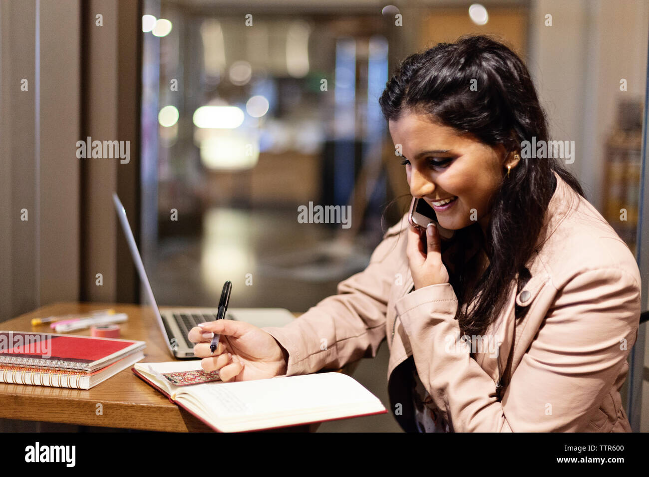 Table writing hi-res stock photography and images - Alamy