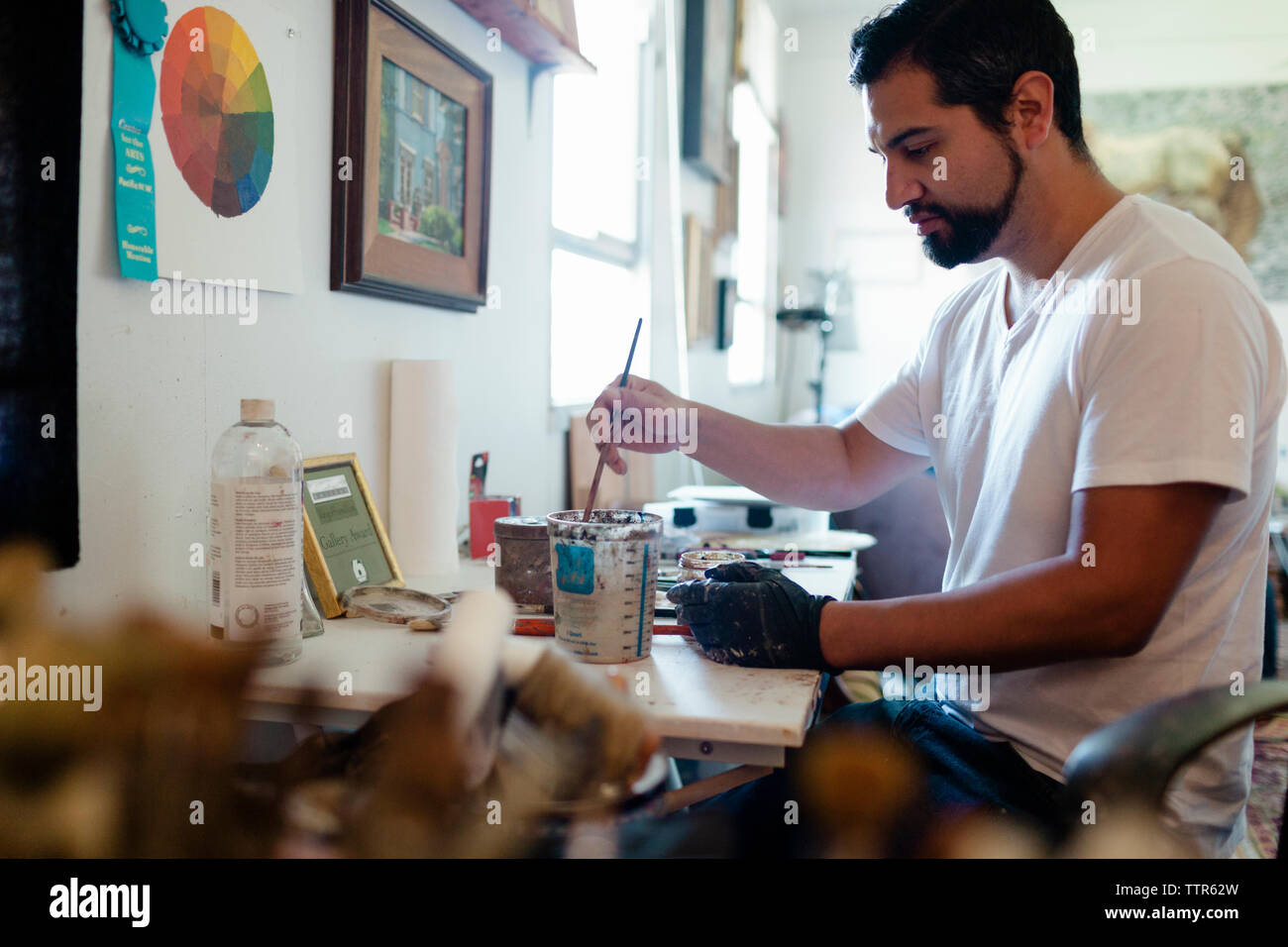 Mixing colors hi-res stock photography and images - Alamy