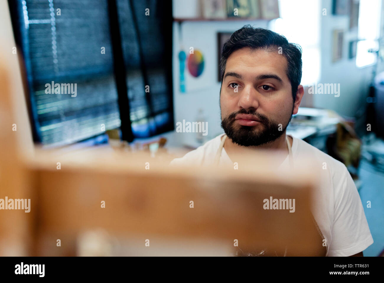 Artist sitting at his easel hi-res stock photography and images - Alamy