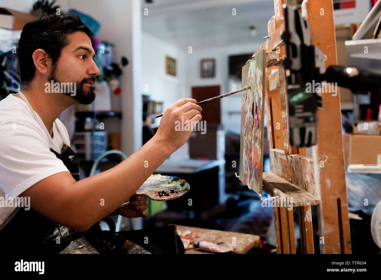 Painter with palette and easel hi-res stock photography and images - Alamy