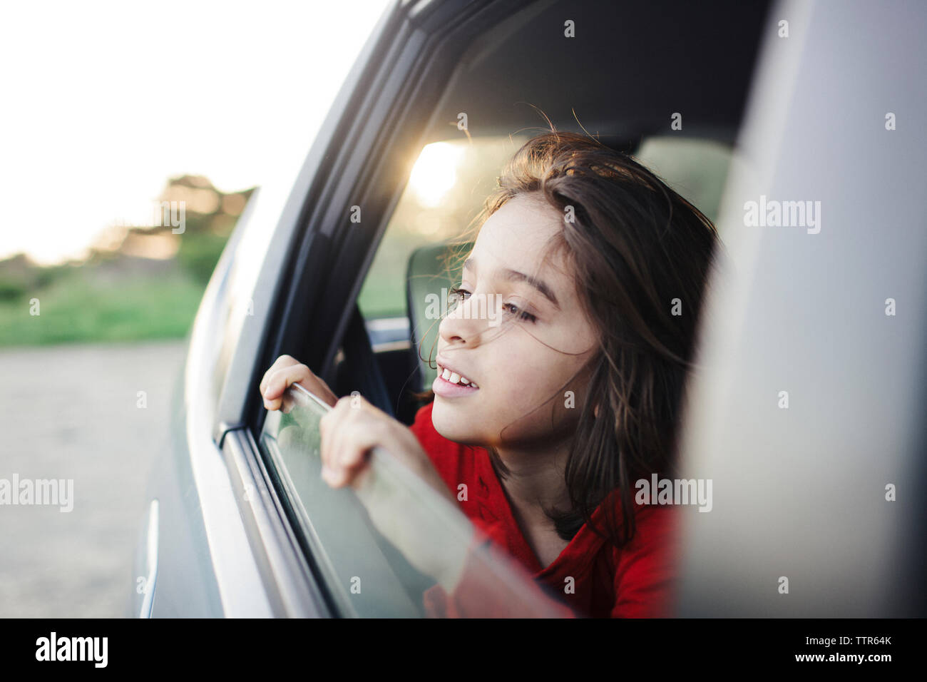 Boy in car looking through window hi-res stock photography and images ...