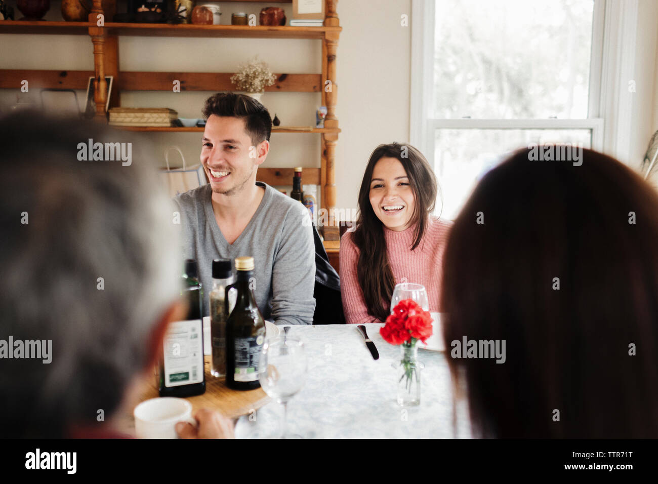 Couples sitting hi-res stock photography and images - Alamy