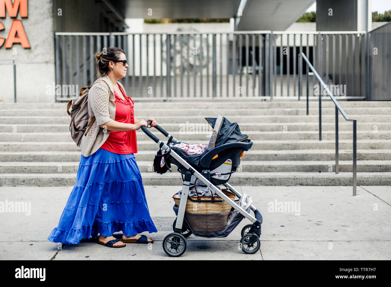 Baby carseat hi-res stock photography and images - Alamy