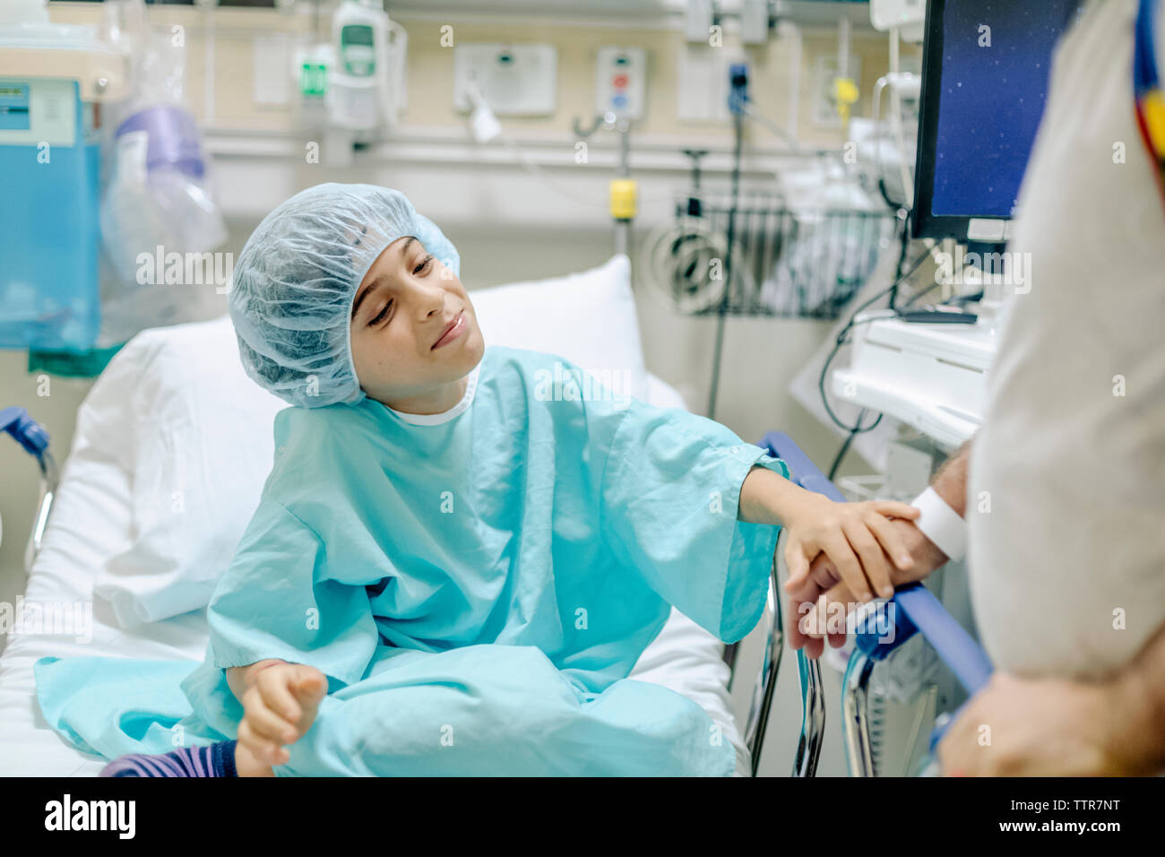 Comforting child hi-res stock photography and images - Alamy