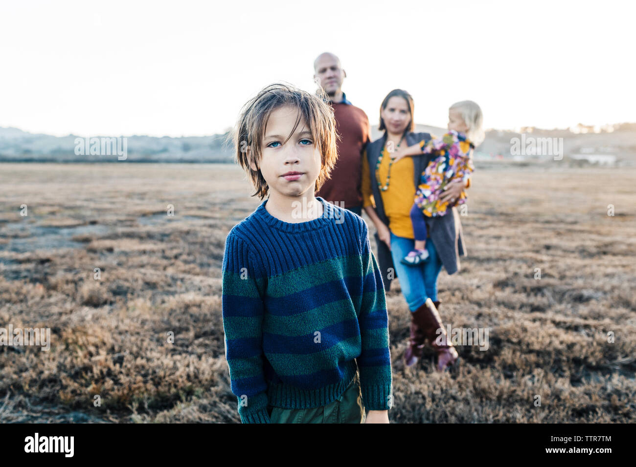Golden hour kids portrait hi-res stock photography and images - Alamy
