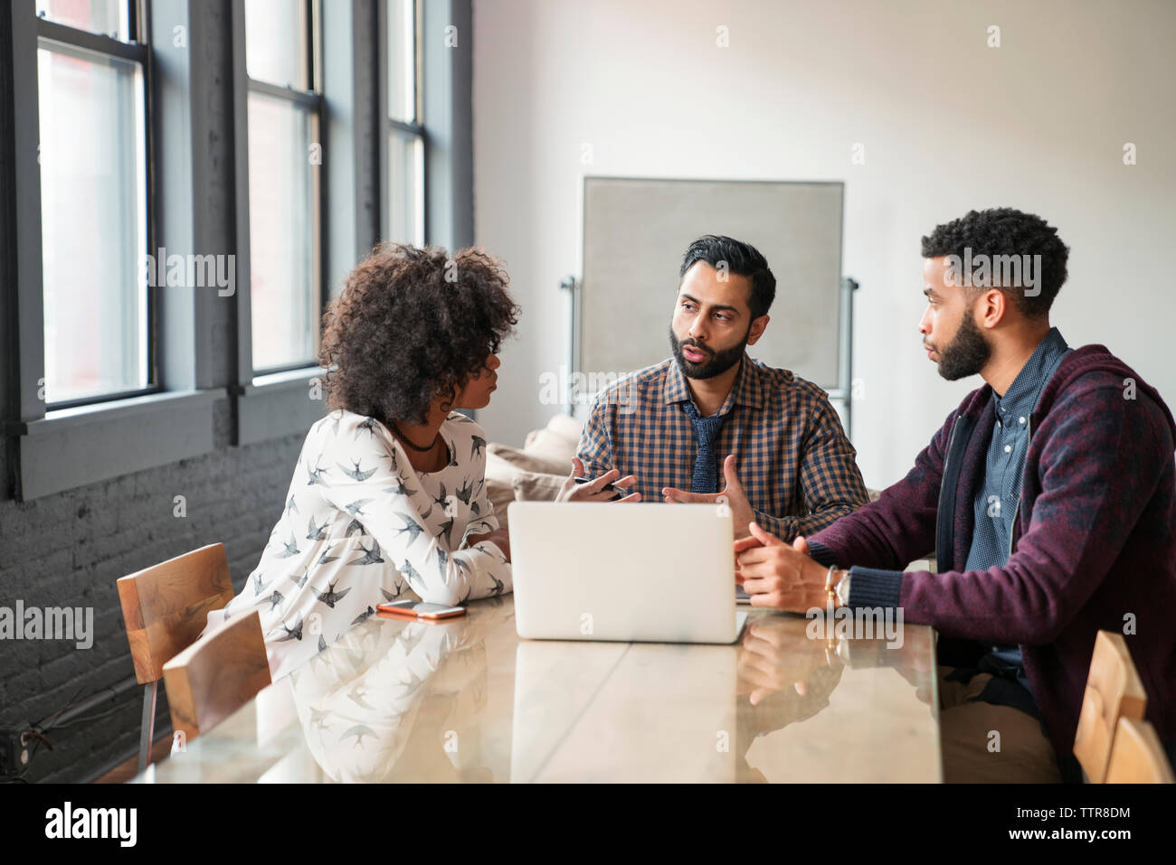Business people sitting desk working hi-res stock photography and ...