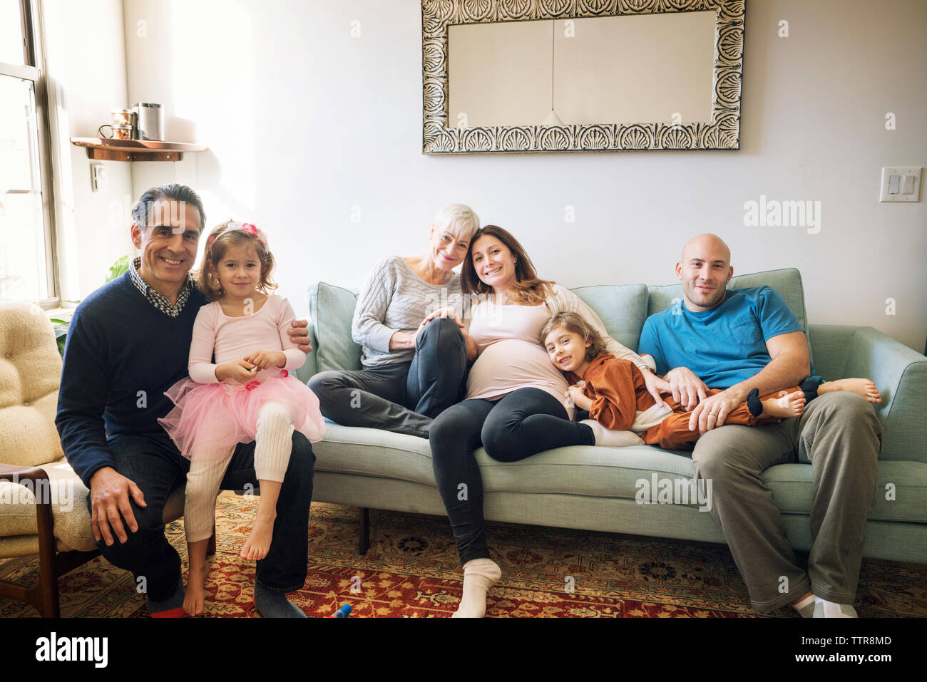 Family relaxing home hi-res stock photography and images - Alamy