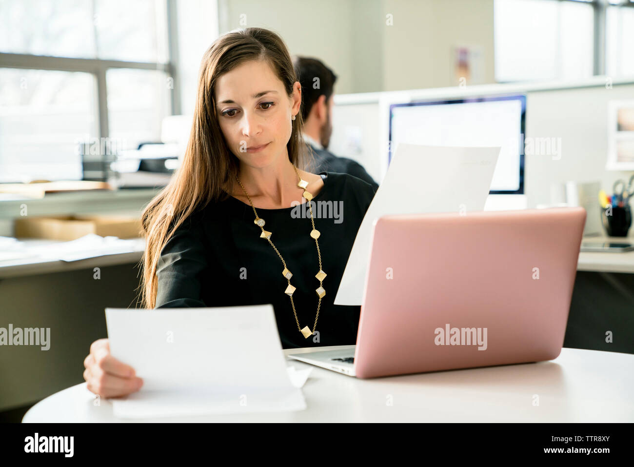 Casual old man reading documents hi-res stock photography and images ...