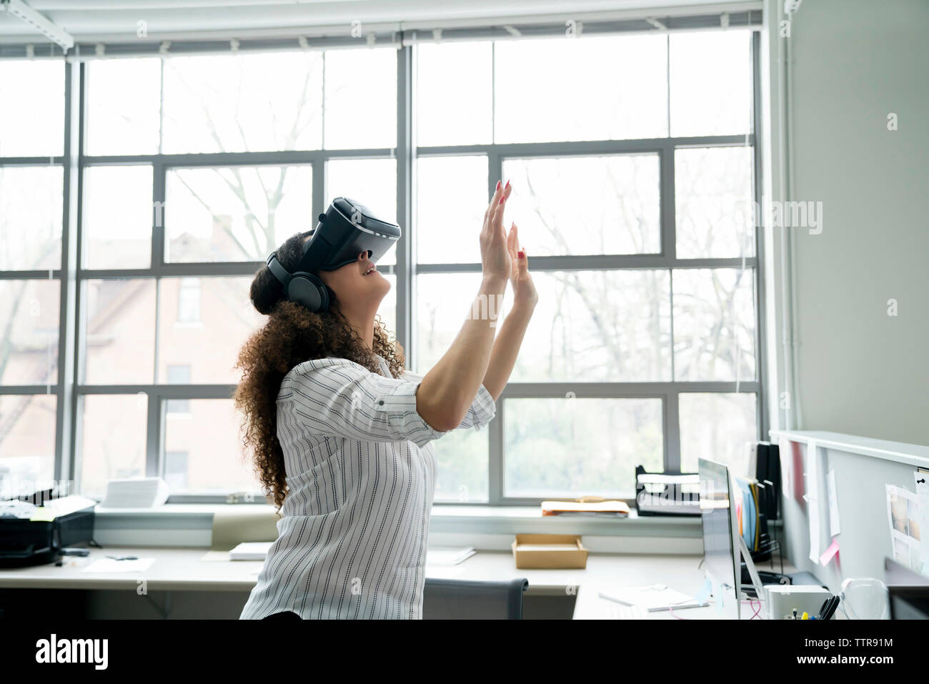 Mixed reality office hi-res stock photography and images - Alamy