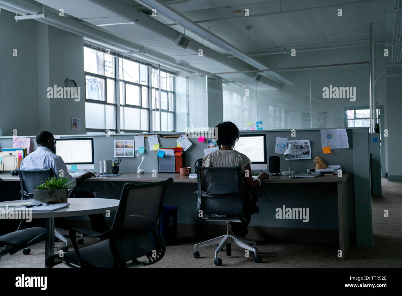Office full of computers hi-res stock photography and images - Alamy