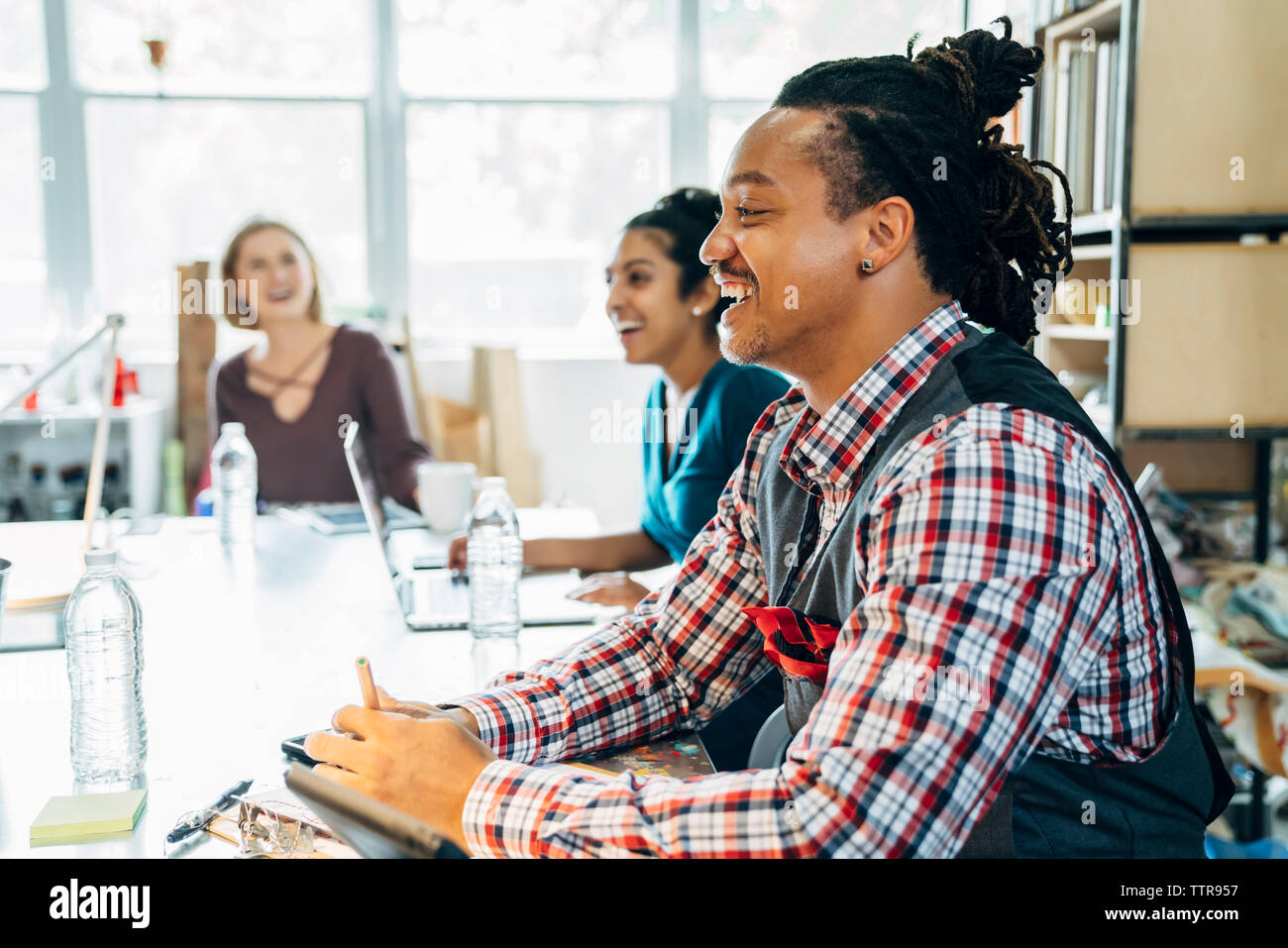 Business people, conference table hi-res stock photography and images ...
