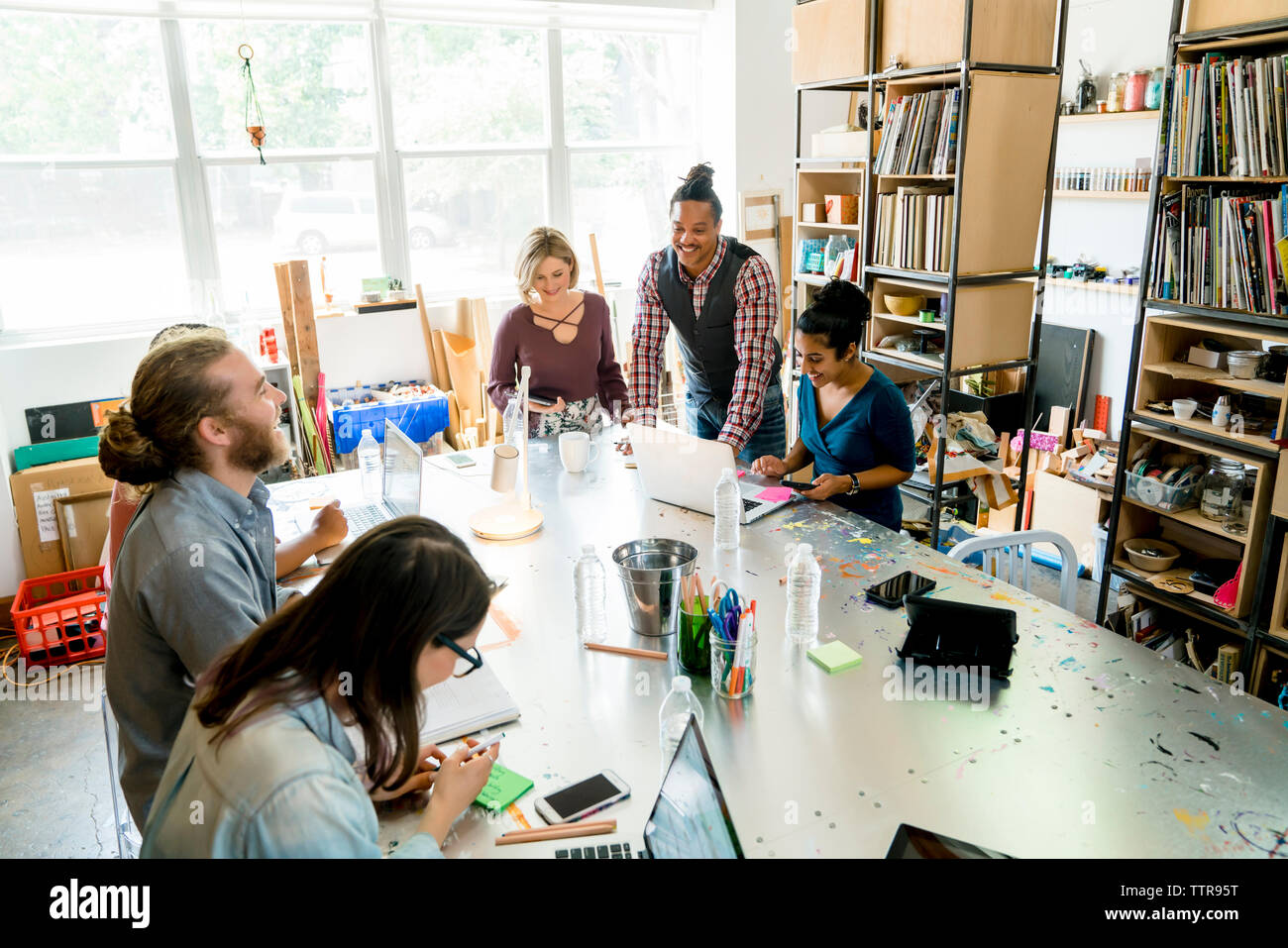 People working conference table hi-res stock photography and images - Alamy