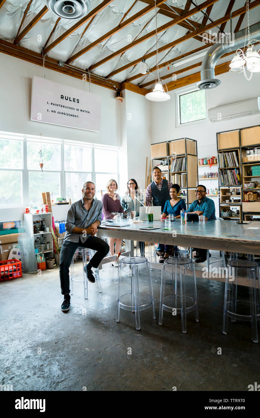 People working conference table hi-res stock photography and images - Alamy