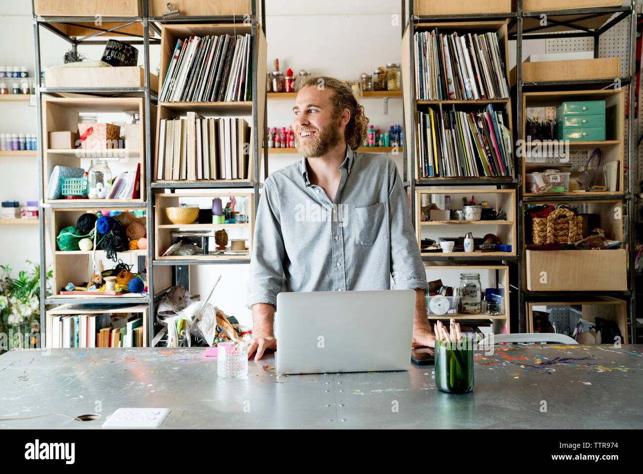 Shirt racks hi-res stock photography and images - Alamy
