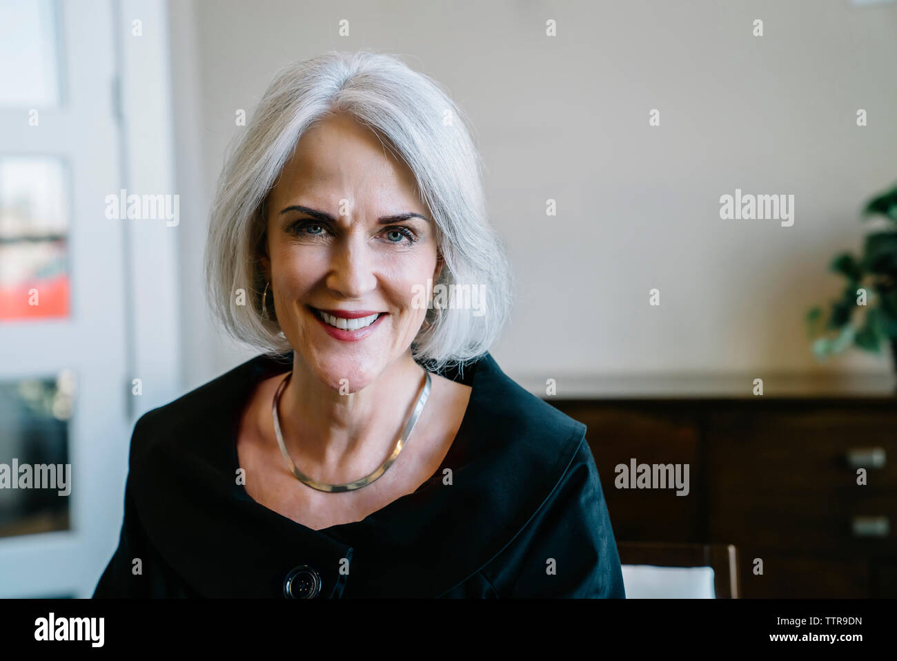 Portrait businesswoman senior hi-res stock photography and images - Alamy