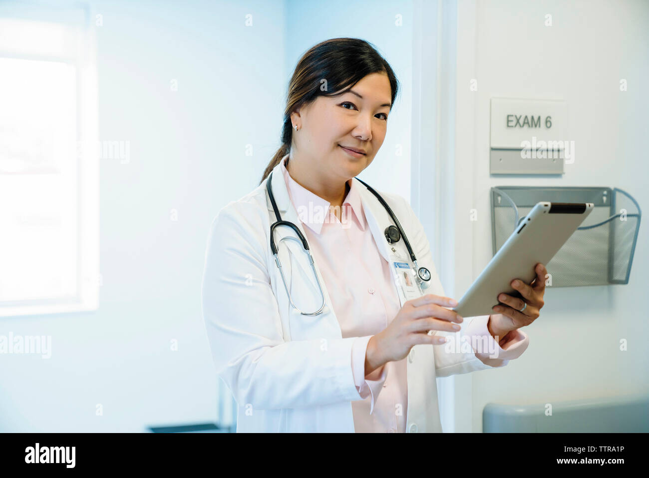 Doctor holding tablet hi-res stock photography and images - Alamy