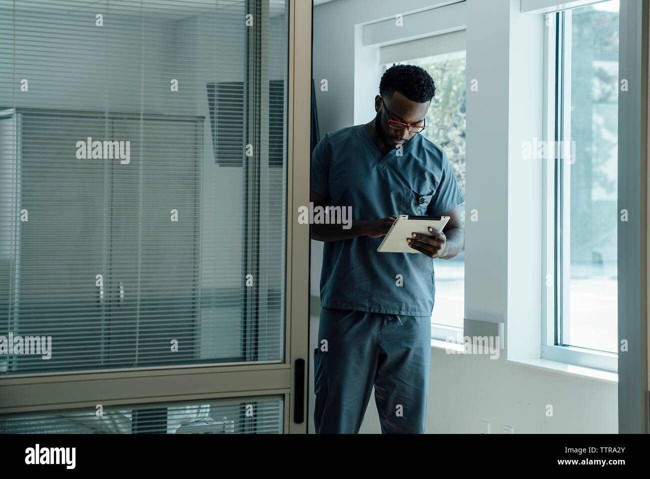 Working hospital hi-res stock photography and images - Alamy