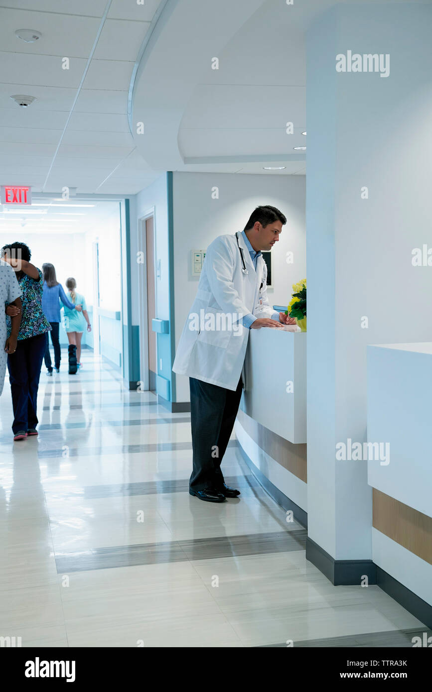 Hospital reception hi-res stock photography and images - Alamy