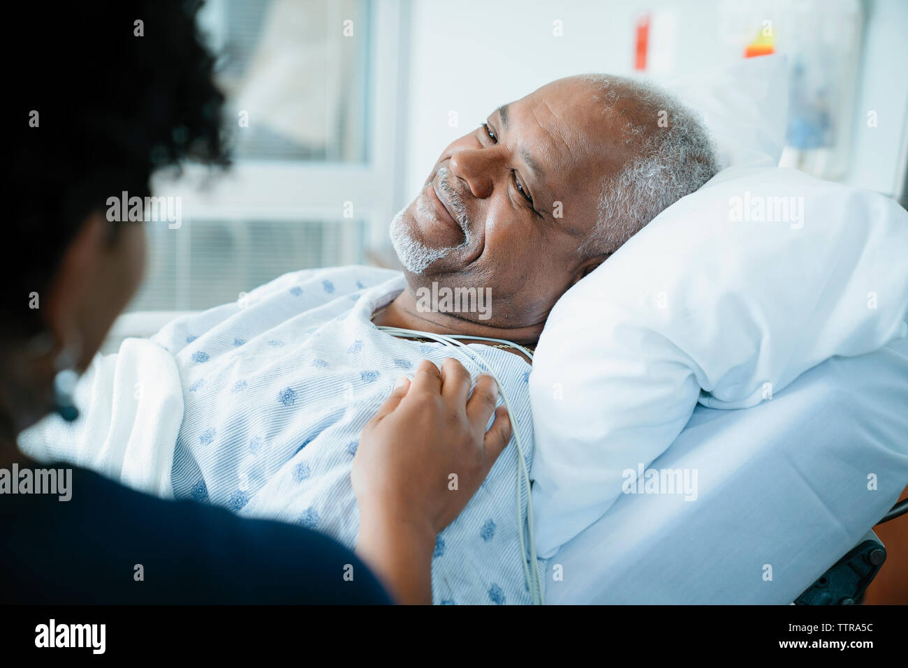 Old person hospital bed family hi-res stock photography and images - Alamy