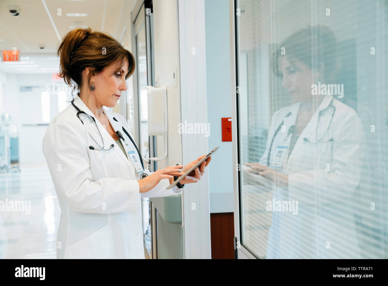 Side view caucasian female doctor hi-res stock photography and images ...