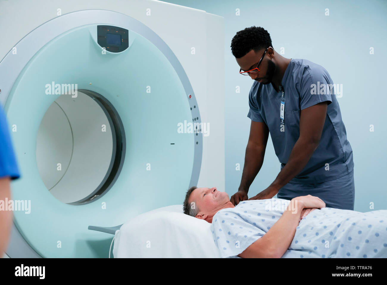 Mri scanner in hospital hi-res stock photography and images - Alamy