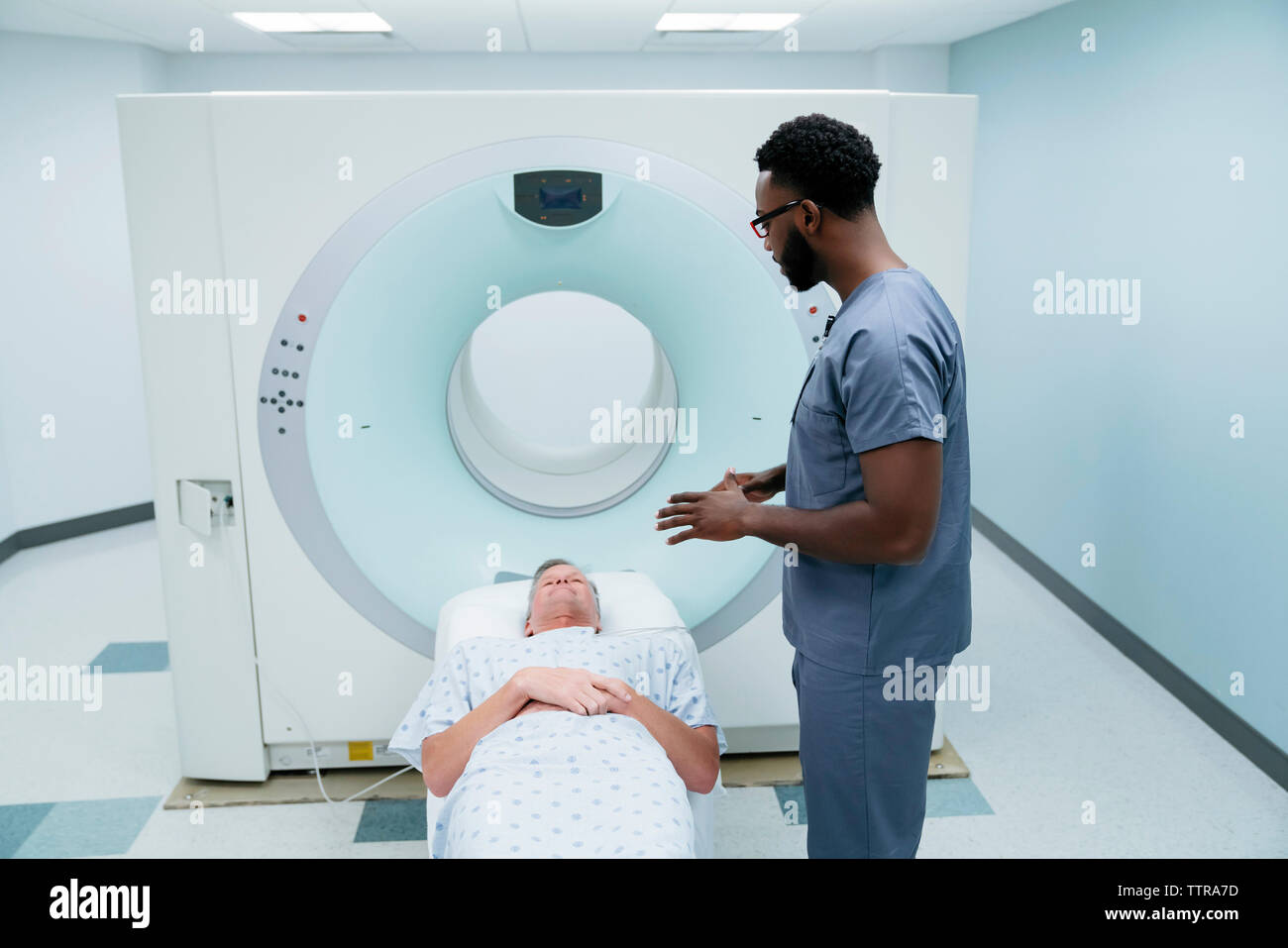 Mri scan male patient hi-res stock photography and images - Alamy