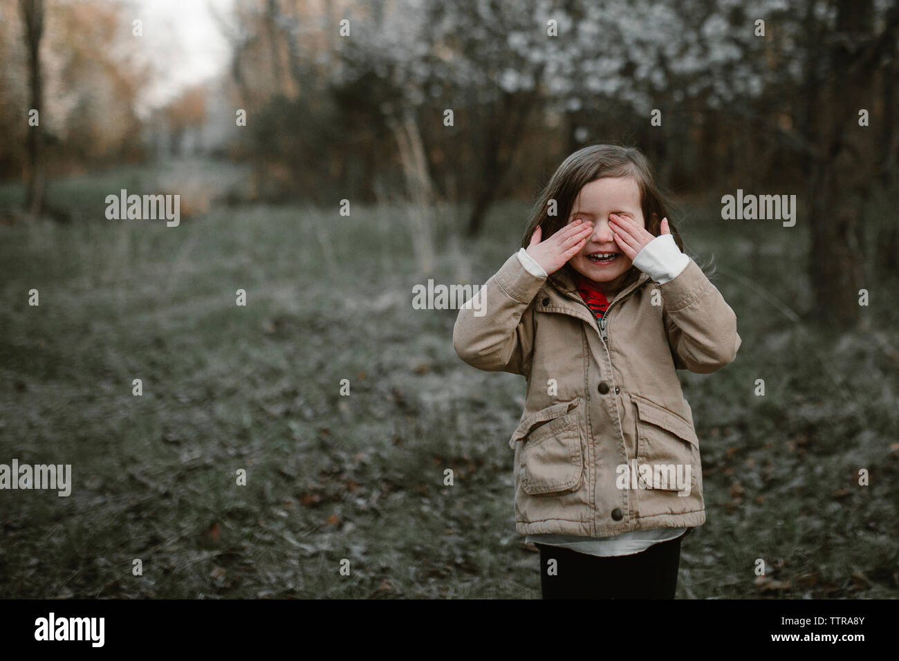 Girl crying hi-res stock photography and images - Alamy
