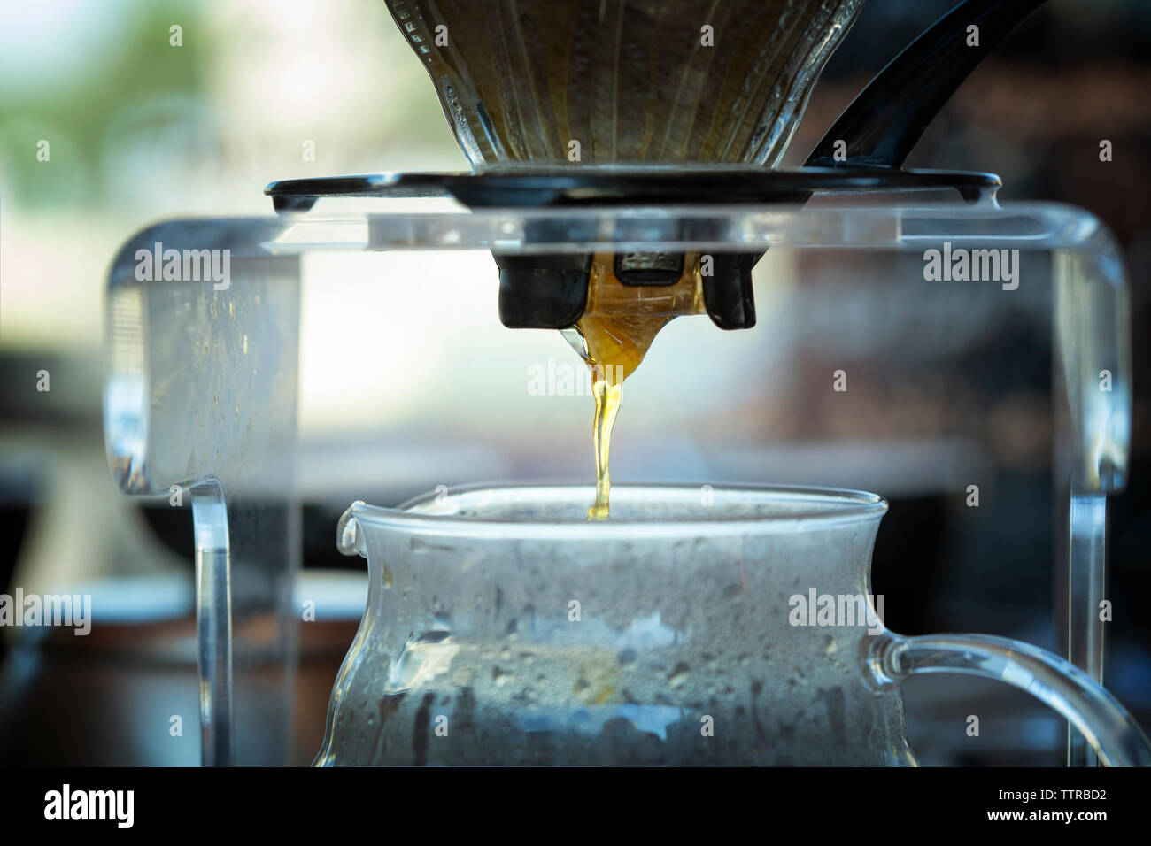 Beer being poured hi-res stock photography and images - Alamy