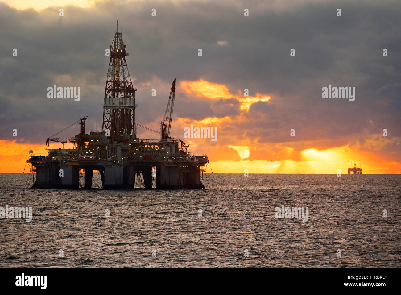 Oil rigs gulf of mexico hi-res stock photography and images - Alamy