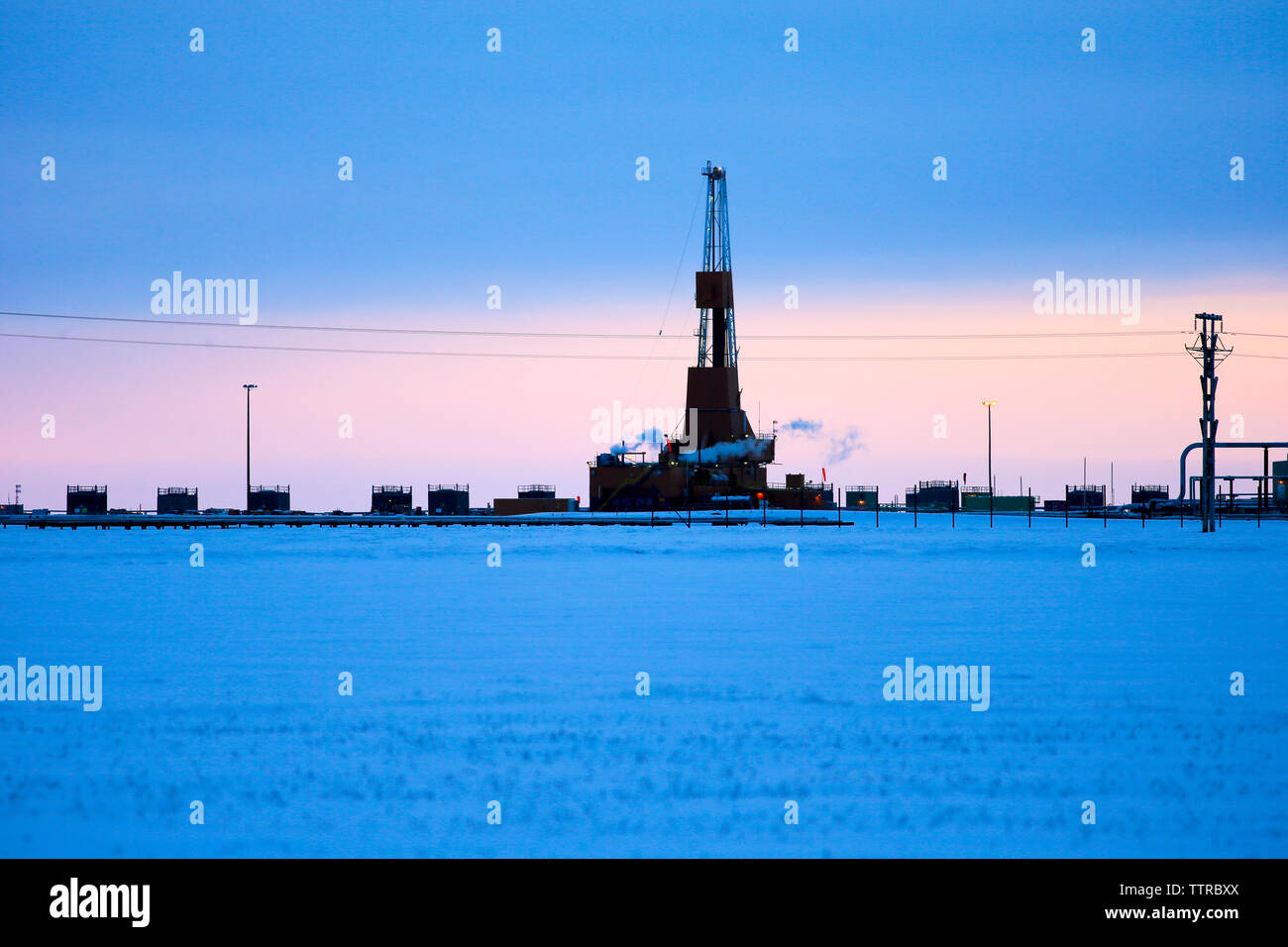 Oil rig alaska hi-res stock photography and images - Alamy