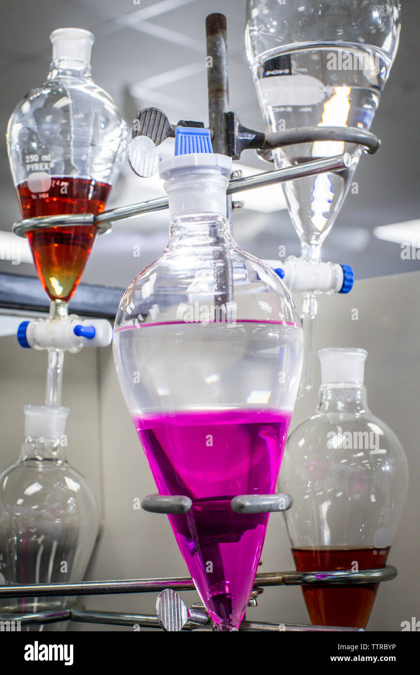 Laboratory glassware hi-res stock photography and images - Alamy