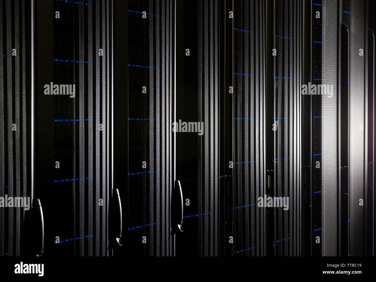 Network server hi-res stock photography and images - Alamy