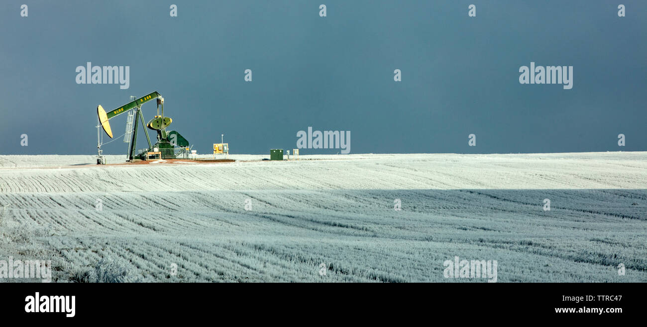 Oil field industry hi-res stock photography and images - Alamy