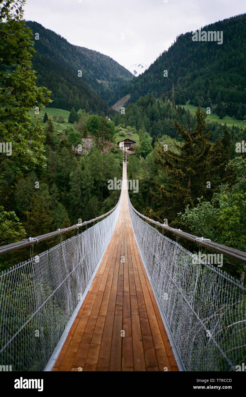 Parallel mountains hi-res stock photography and images - Alamy