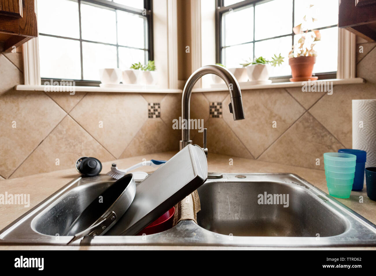 Dirty cooking utensils hi-res stock photography and images - Alamy