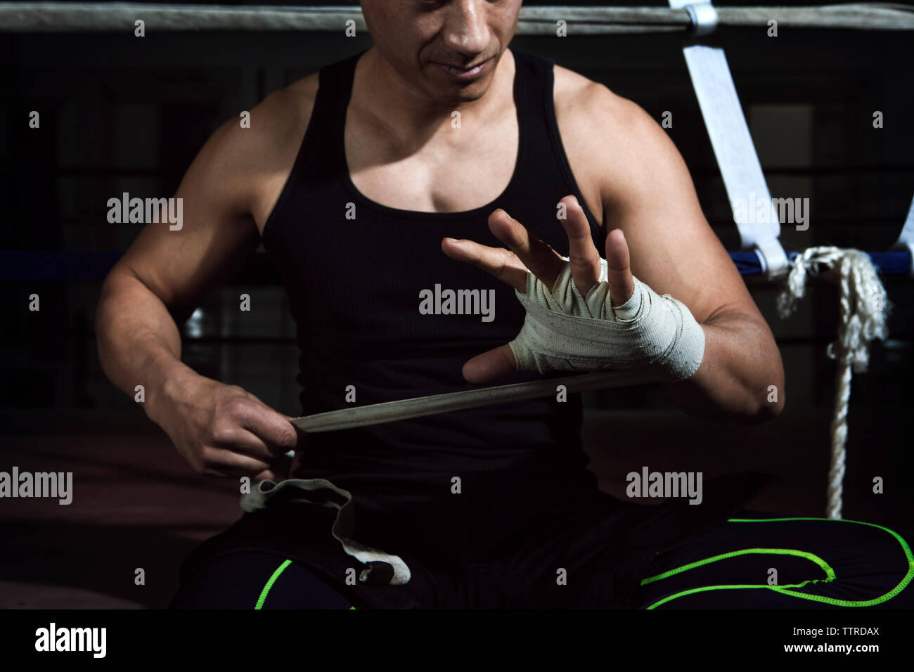 Body wrapping hi-res stock photography and images - Alamy