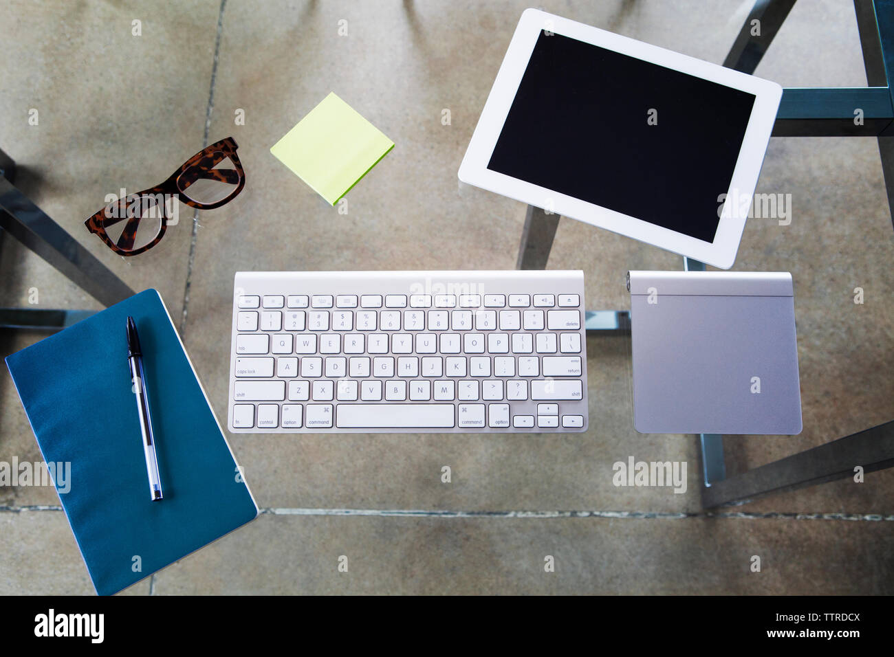 Office desk modern glass hi-res stock photography and images - Alamy