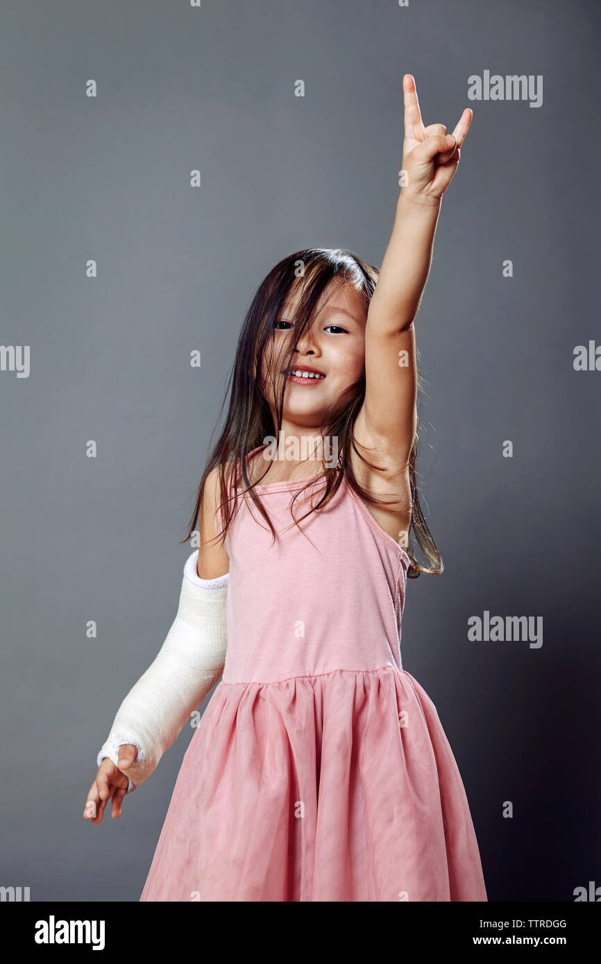 Fracture cast hand hi-res stock photography and images - Alamy