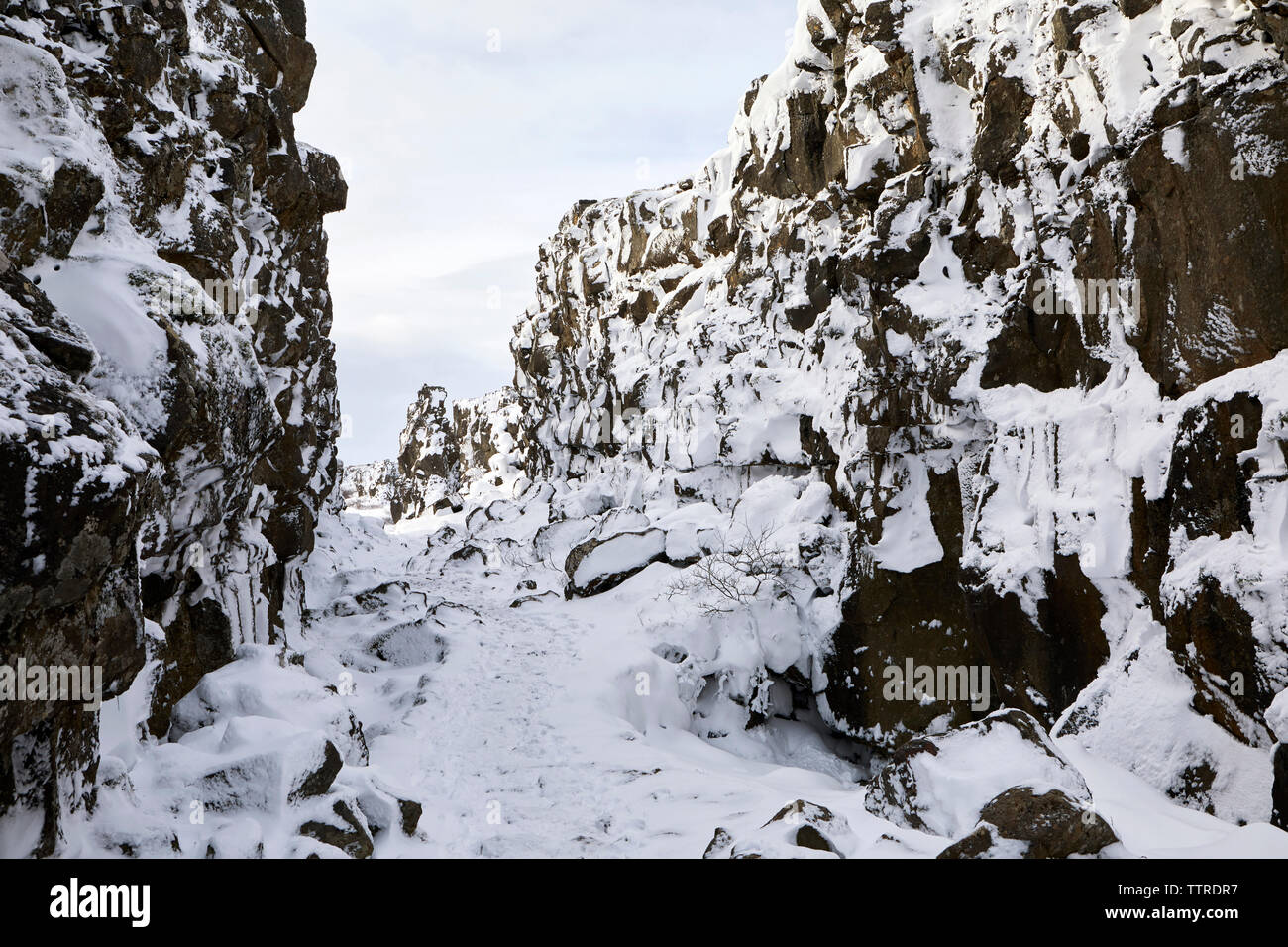 Rocks and scenic snow hi-res stock photography and images - Alamy